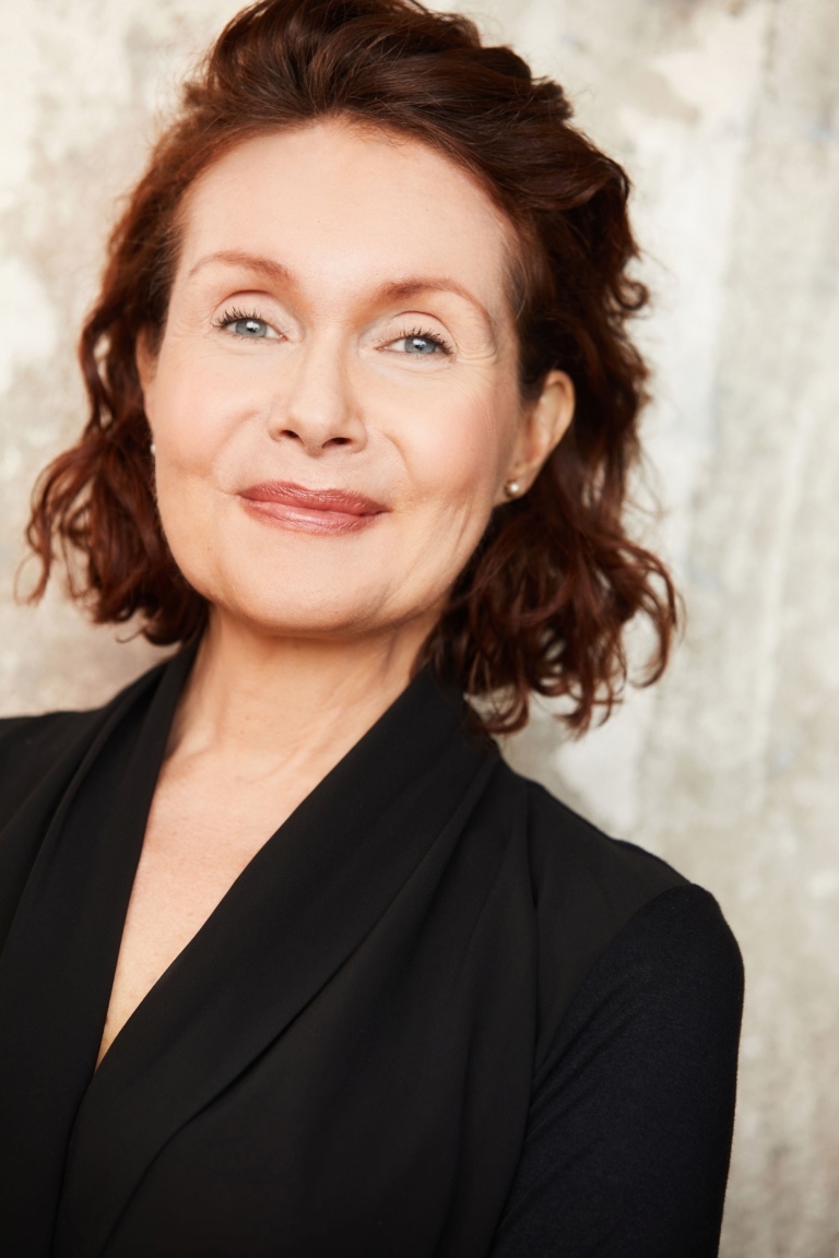 About | MAURA(M)KNOWLES